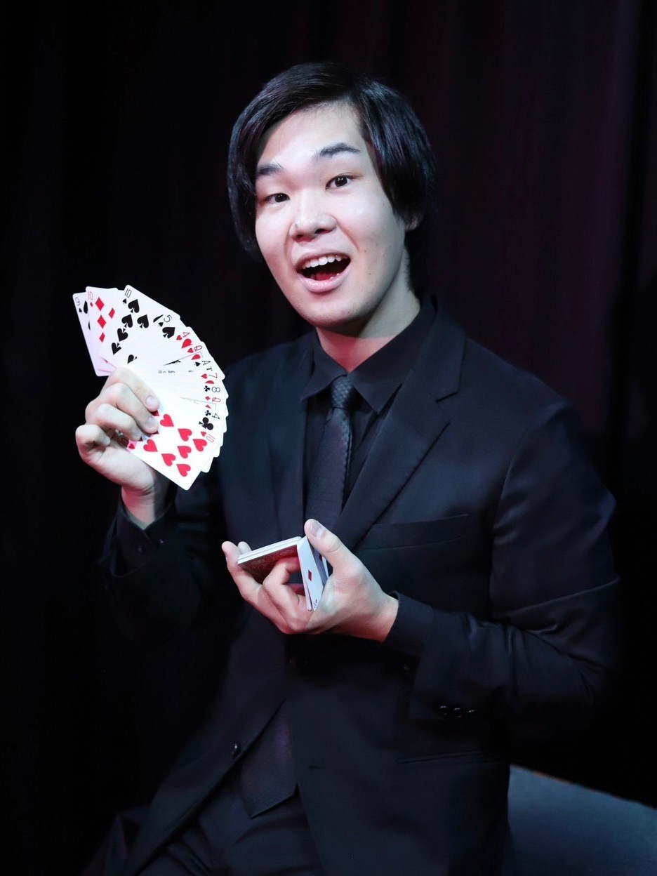 Tento （テント）| マジシャン出張コンシェルジュ | 明るくポップなイリュージョンで盛り上げます！