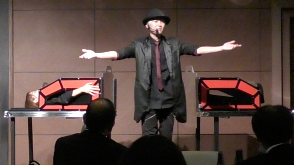 RYUHEI（りゅうへい）| マジシャン出張コンシェルジュ | 人間離れの超人パフォーマー