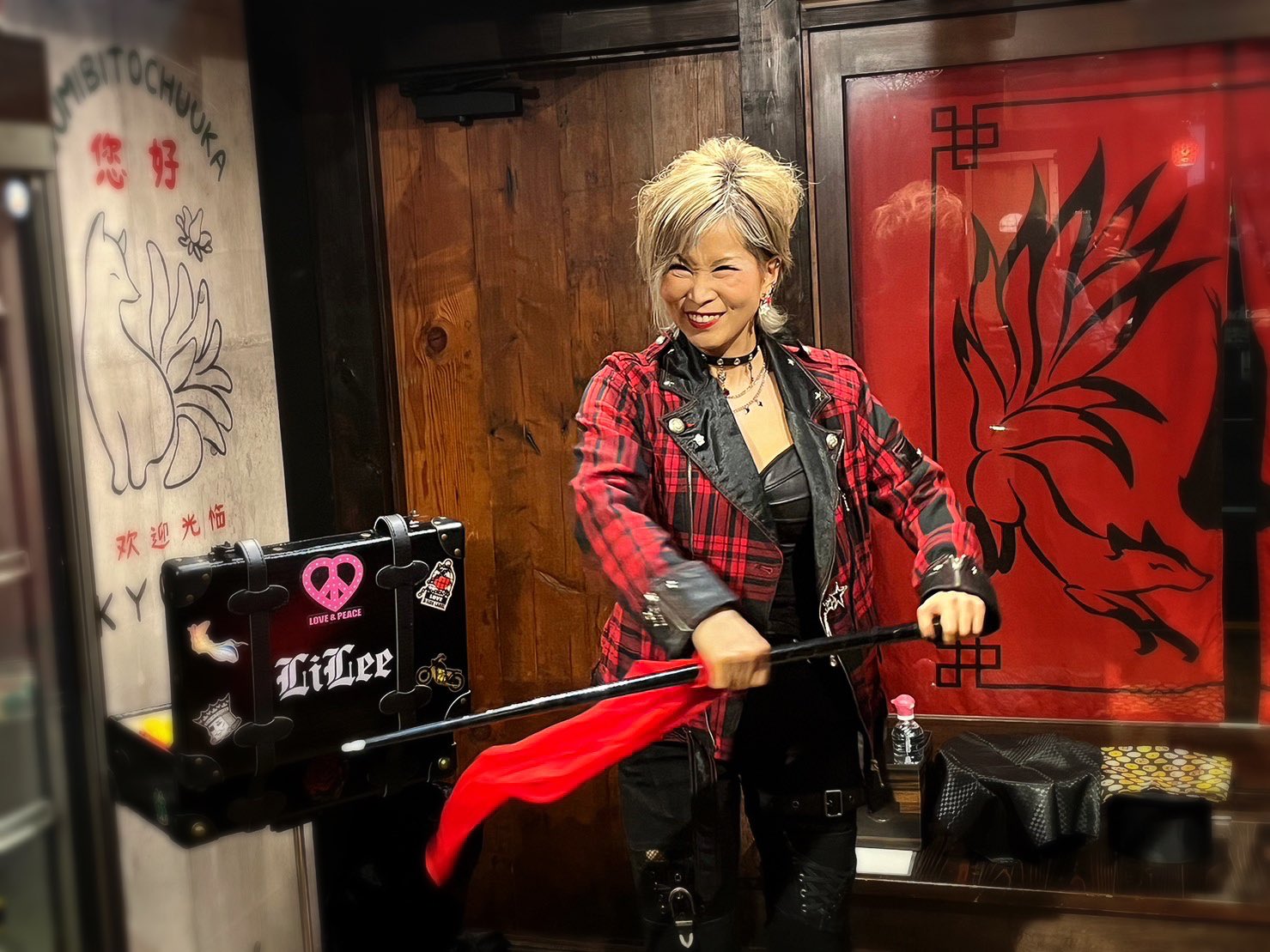 LiLee（リリー）|マジシャン出張コンシェルジュ|ダンスと融合、マジック界の宝塚